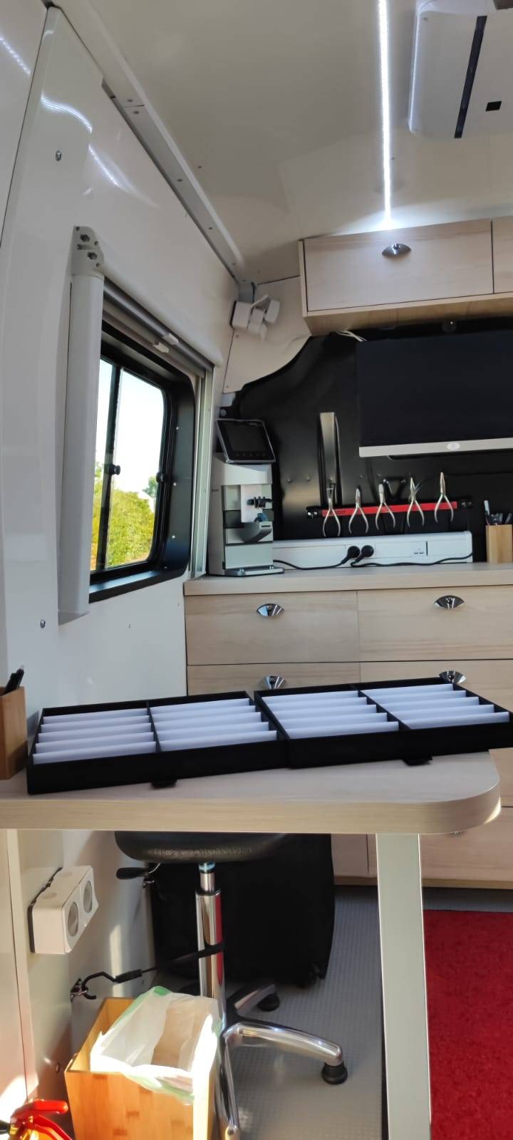 Visiotruck. Vendeur de Camion d'Optique à Domicile.